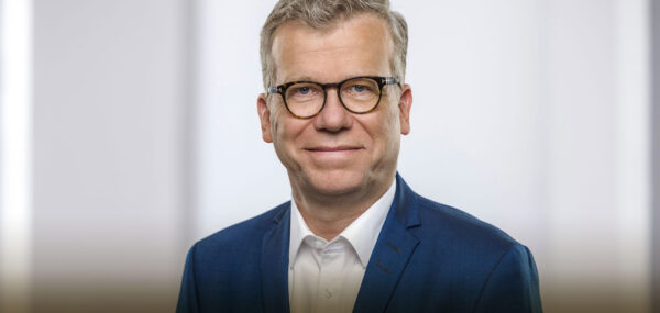 Jan-Michael Engel – RED – executive search